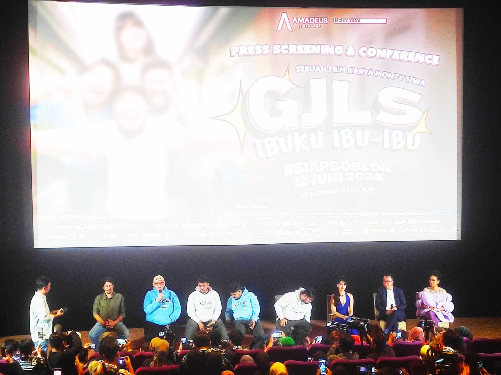 Film GJLS: Ibuku Ibu-Ibu Gelar Gala Premiere Penuh Warna dan Absurd ...